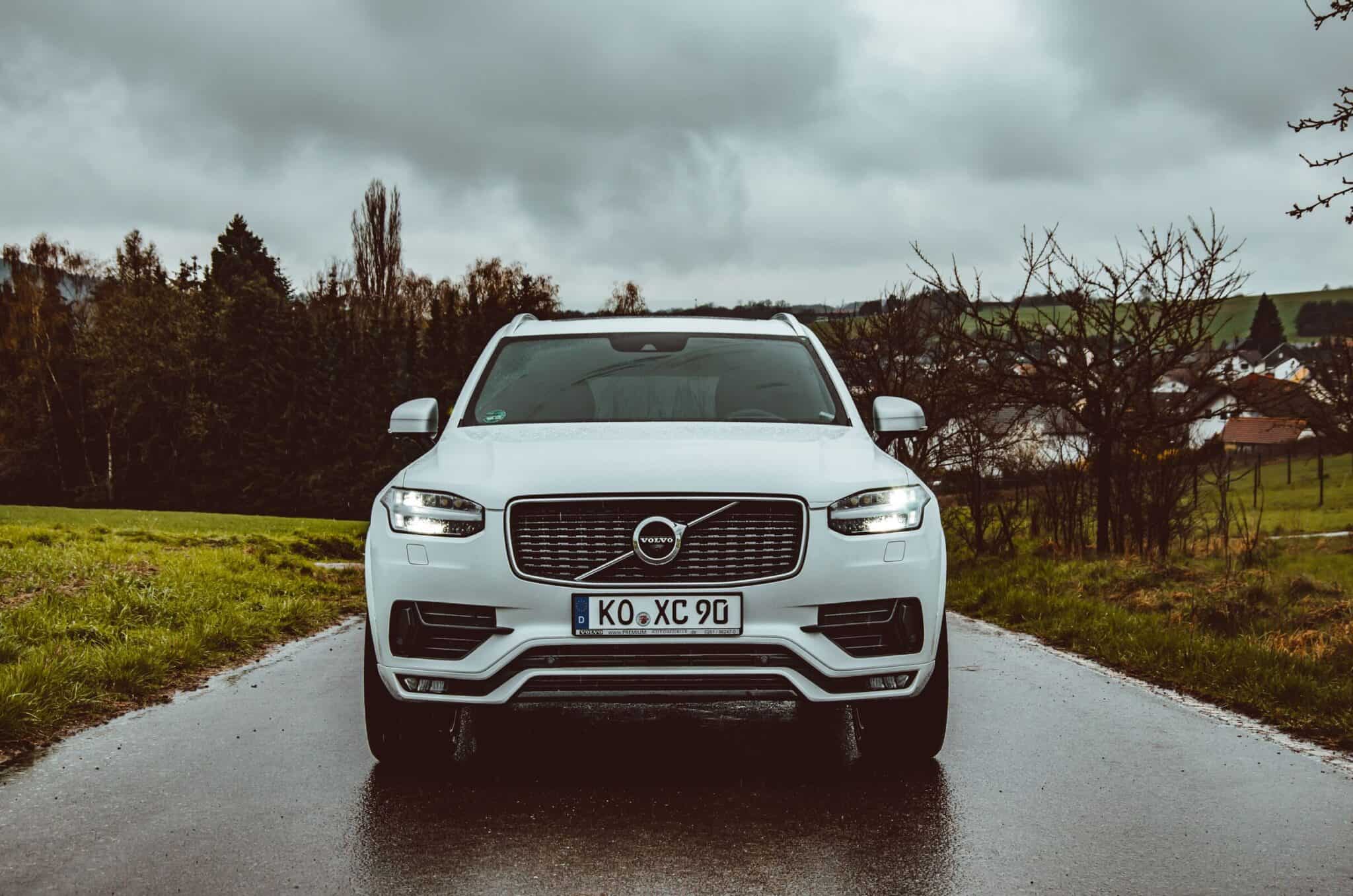 Volvo XC90 vs Range Rover Sport - Which is Your Favourite?